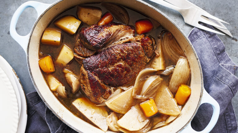 Rich Beef Dripping Gravy - OXO